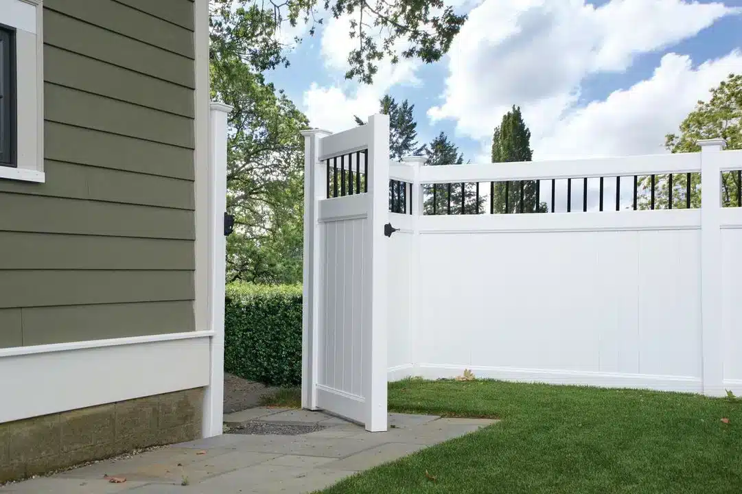 Vinyl Fence Installation in Astoria , OR | CB Fence Company